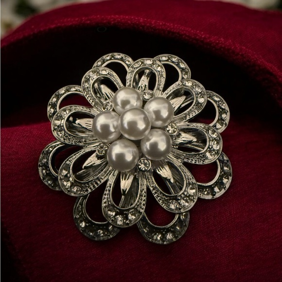 Jewelry | Silver Tone Faux Pearl Floral Brooch | Poshmark